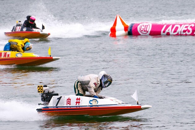【BOATRACE】オールレディース 向井美鈴が激戦制して常滑初V 女子賞金21位に急上昇 - スポーツナビ