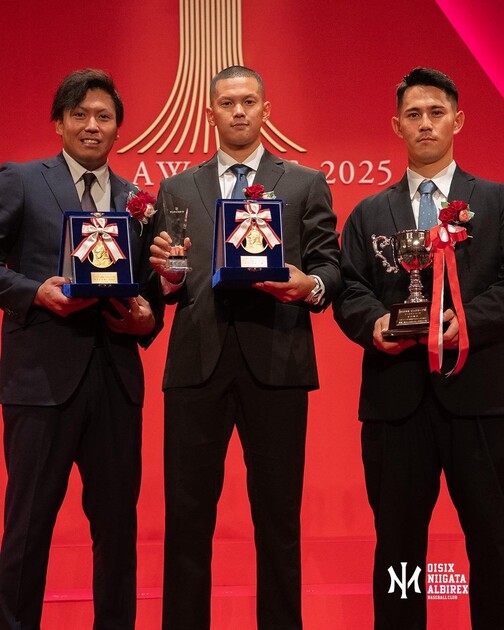 【オイシックス新潟】NPB AWARDSで知念大成選手・能登嵩都選手・大川陽大選手が受賞！表彰の密着動画を公開 - スポーツナビ