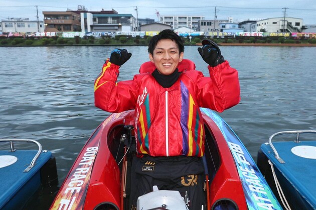 【BOATRACE】「フルかぶりの全速しかない!」と桐生順平が峰竜太をまくり撃破し地元SG初V 戸田ダービー - スポーツナビ