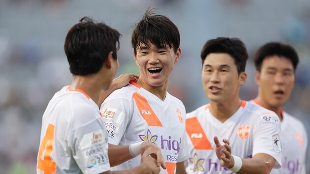 ヤン・ヒョンジュン、2G1Aの活躍でKリーグラウンドMVPに選出！2部ベスト11にはチュ・セジョンも - スポーツナビ