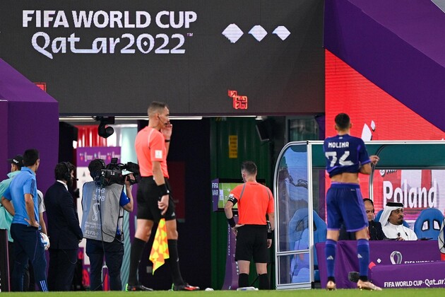 [金曜特別コラム]最先端レフェリング論(2) J2･J3にVARがなかなか採用されない理由 - スポーツナビ