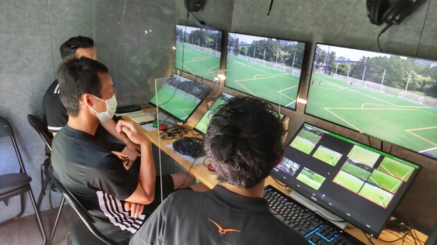 [金曜特別コラム]最先端レフェリング論(2) J2･J3にVARがなかなか採用されない理由 - スポーツナビ